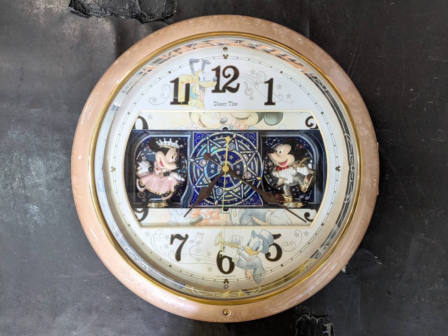 SEIKO ディズニータイムミッキー＆フレンズ電波からくり時計FW561Aを店頭にて販売中です【愛品倶楽部柏店】