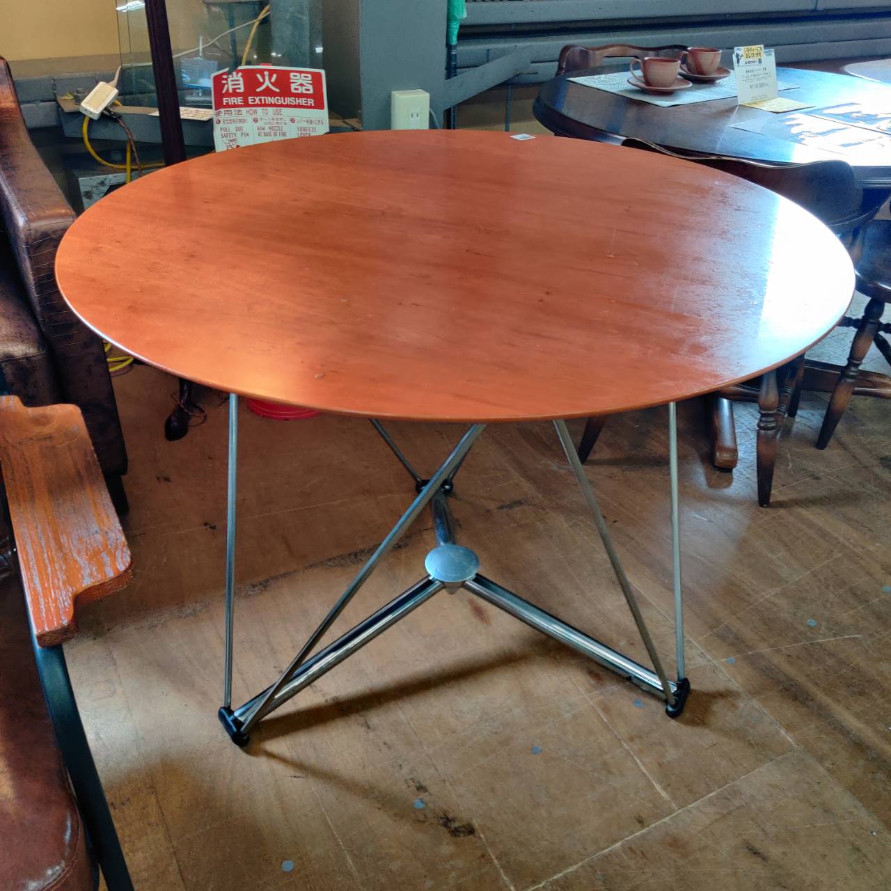 MAGIS 1980年代製 高さ調整式 円型テーブル LEM 販売中！ 愛品倶楽部柏店 リユース＆リサイクルショップ